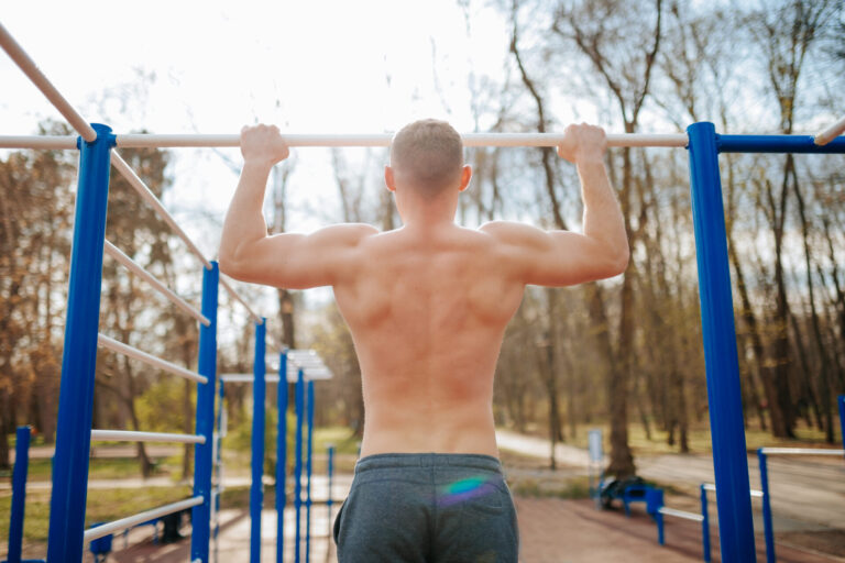 5 Key Exercises to Train Your Upper Body for Swimming - Swimmer Living