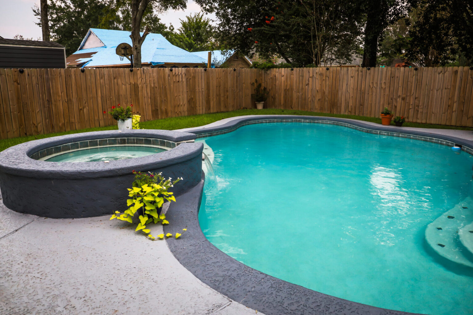 5 Top Privacy Fence Styles for Your Pool Oasis - Swimmer Living