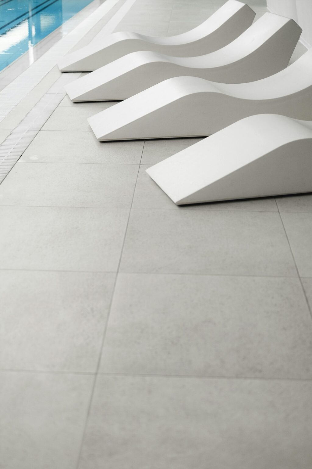 10 Best Pool Deck Surfaces for Heat Reduction That Keep Feet Cool ...