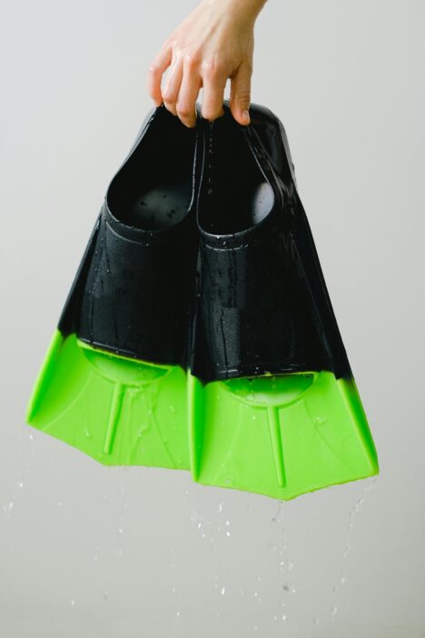 7 Best Waterproof Swim Bags for Families That Keep Valuables Safe ...