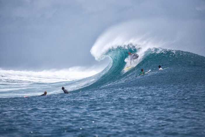 7 Tips for Staying Calm in Crowded Surf Environments Pro Surfers Use ...